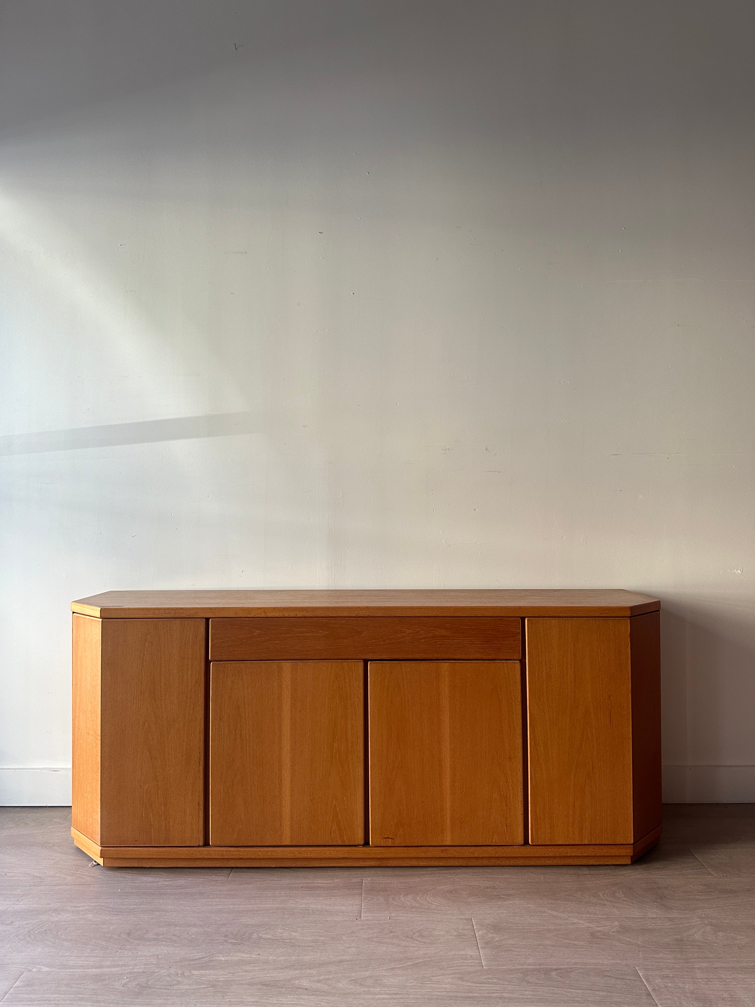 Teak server – Good Behavior