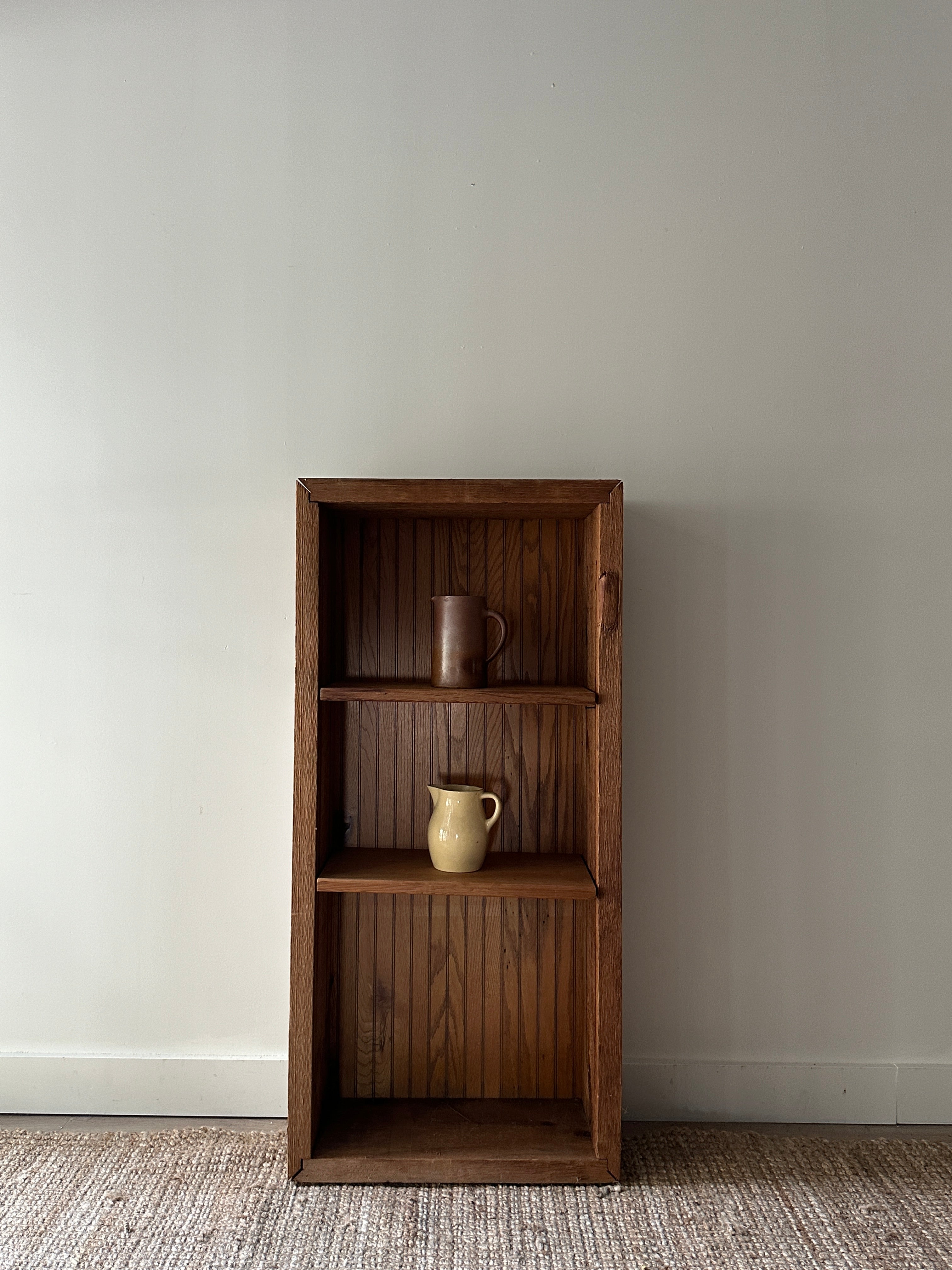 Handmade oak shelf – Good Behavior